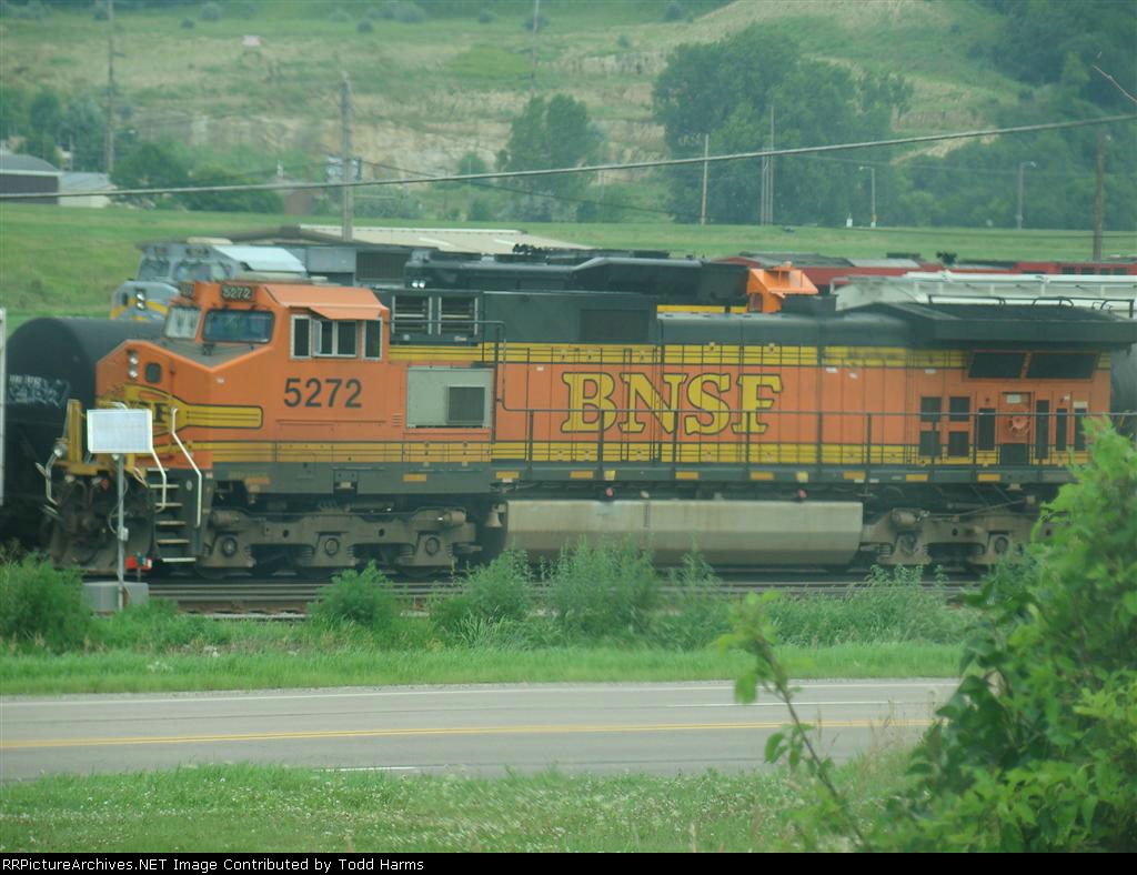 BNSF 5272